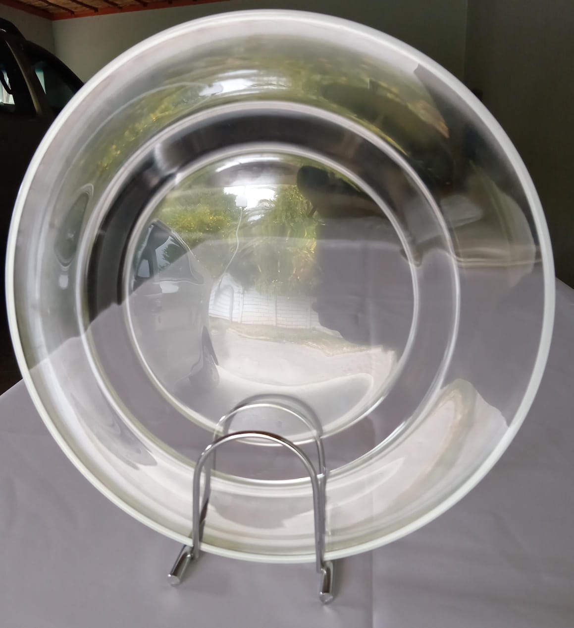 Glass White Rim Underplate - Vision Into Reality